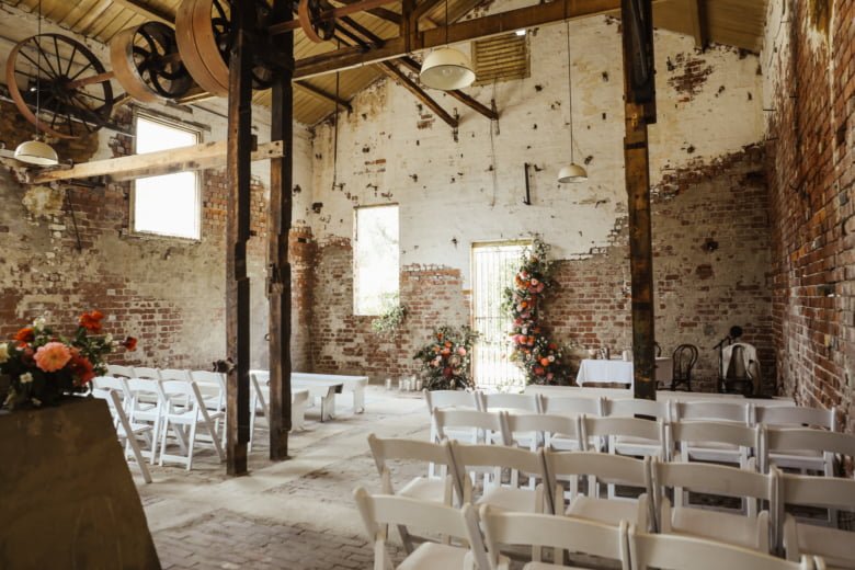 EMILY & STEPHEN’S COUNTRY VICTORIA WEDDING – Hello May