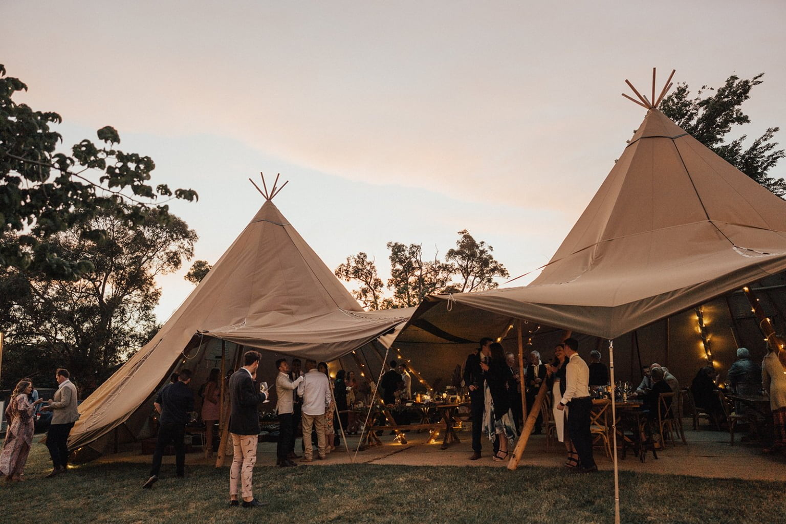 AMBER & DANIEL’S COUNTRY VICTORIA WEDDING – Hello May