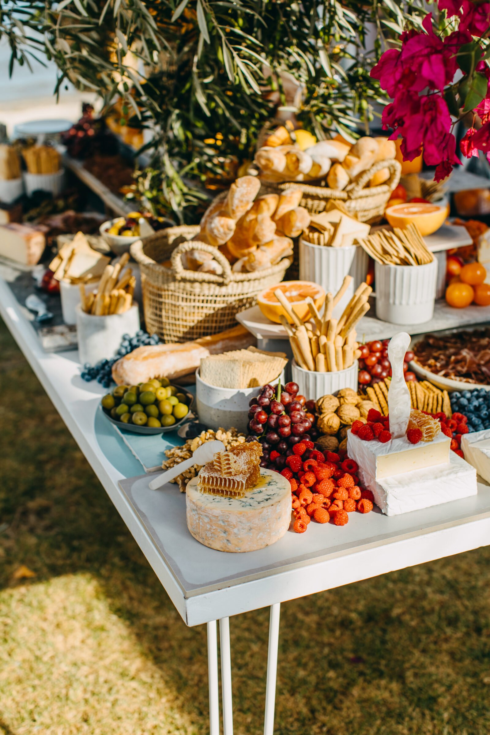 19 Lush Reception Styling Ideas - Hello May: Decor & Design Inspiration