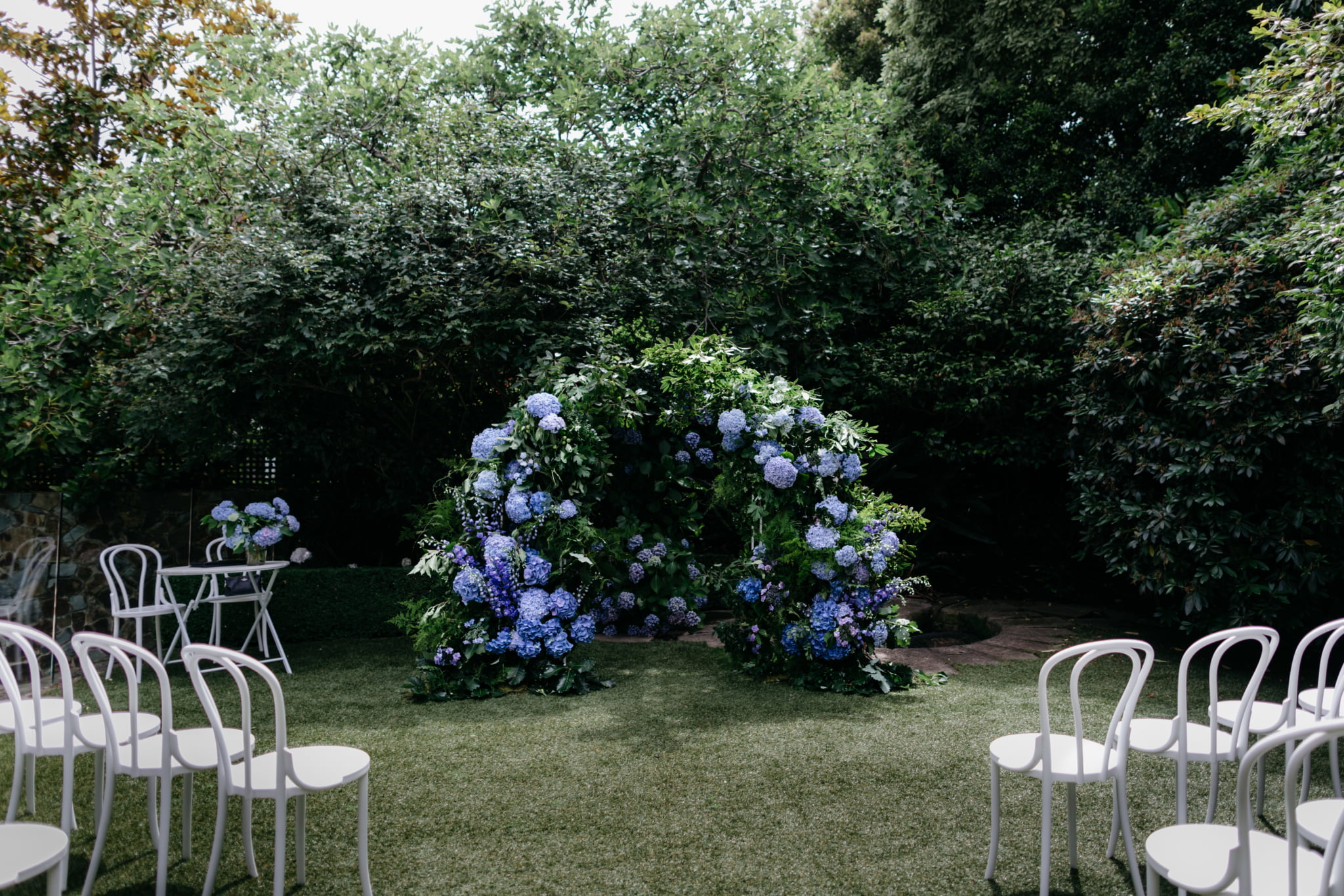 FUN & FRESH OUTDOOR CEREMONY STYLING IDEAS – Hello May
