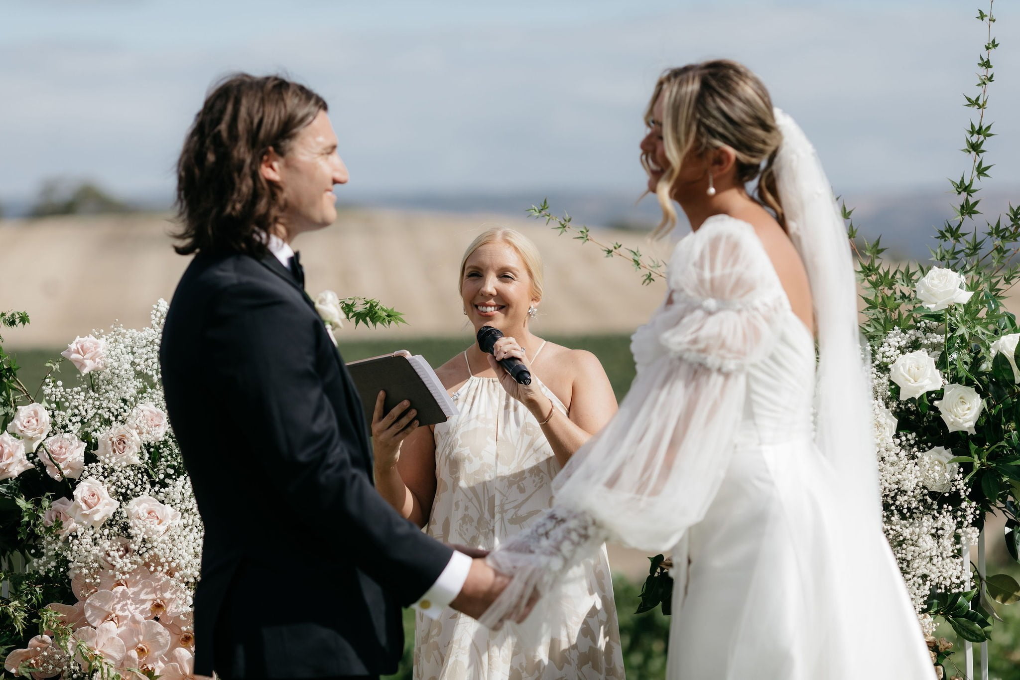 LAURA & MITCH’S SOUTH AUSTRALIAN WEDDING – Hello May