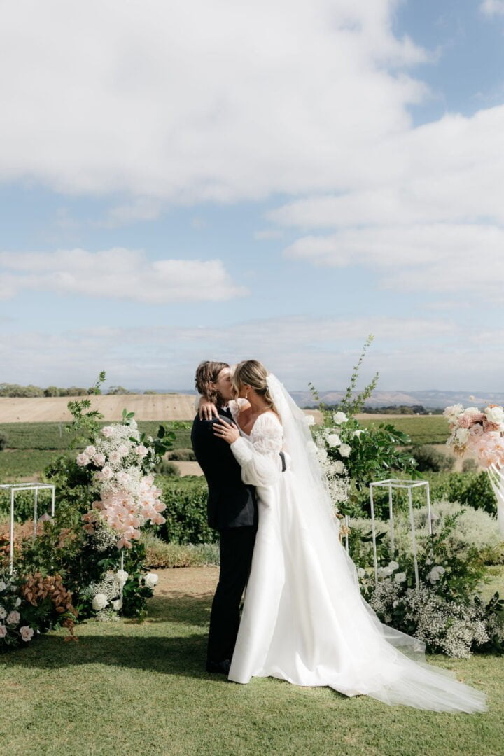 LAURA & MITCH’S SOUTH AUSTRALIAN WEDDING – Hello May