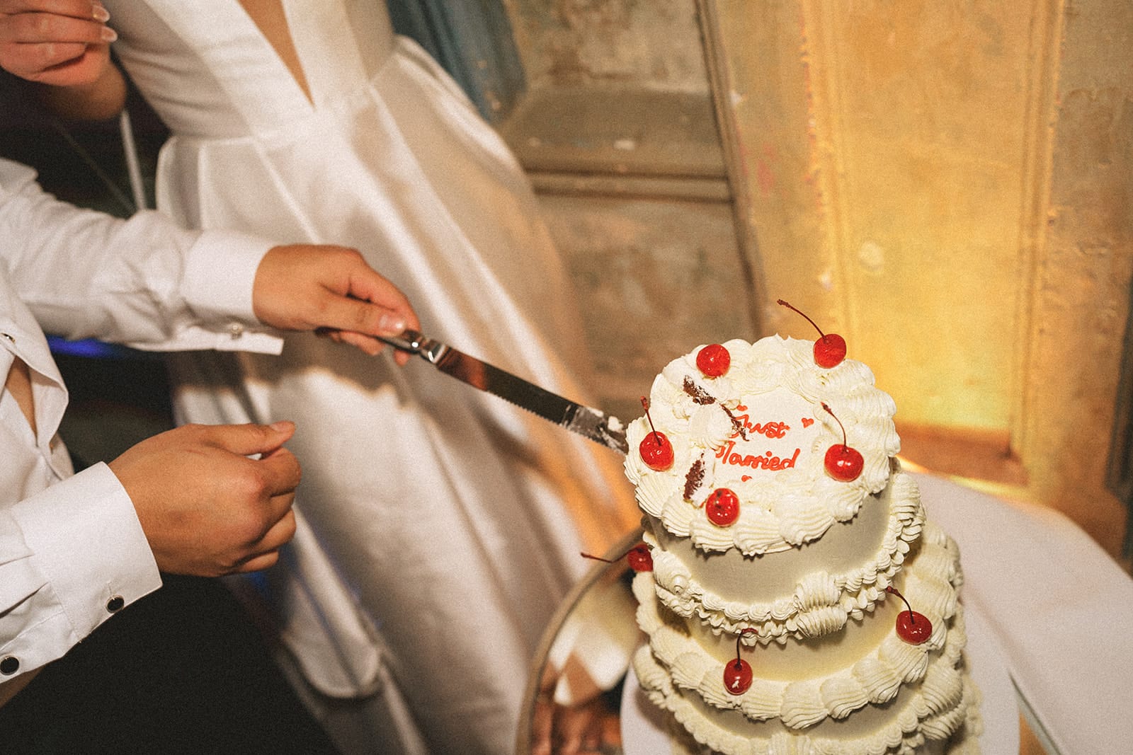 Giggles Bakery | Custom Wedding Cakes
